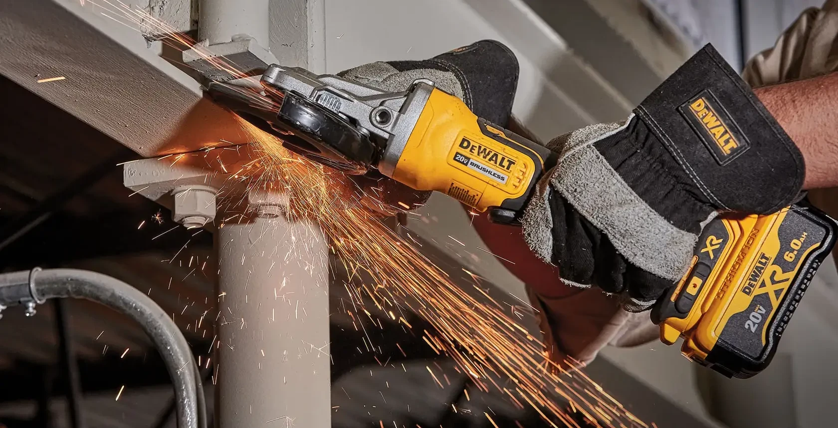 Nowa szlifierka kątowa Dewalt DCG413 z płaską głowicą i zasilaniem ...